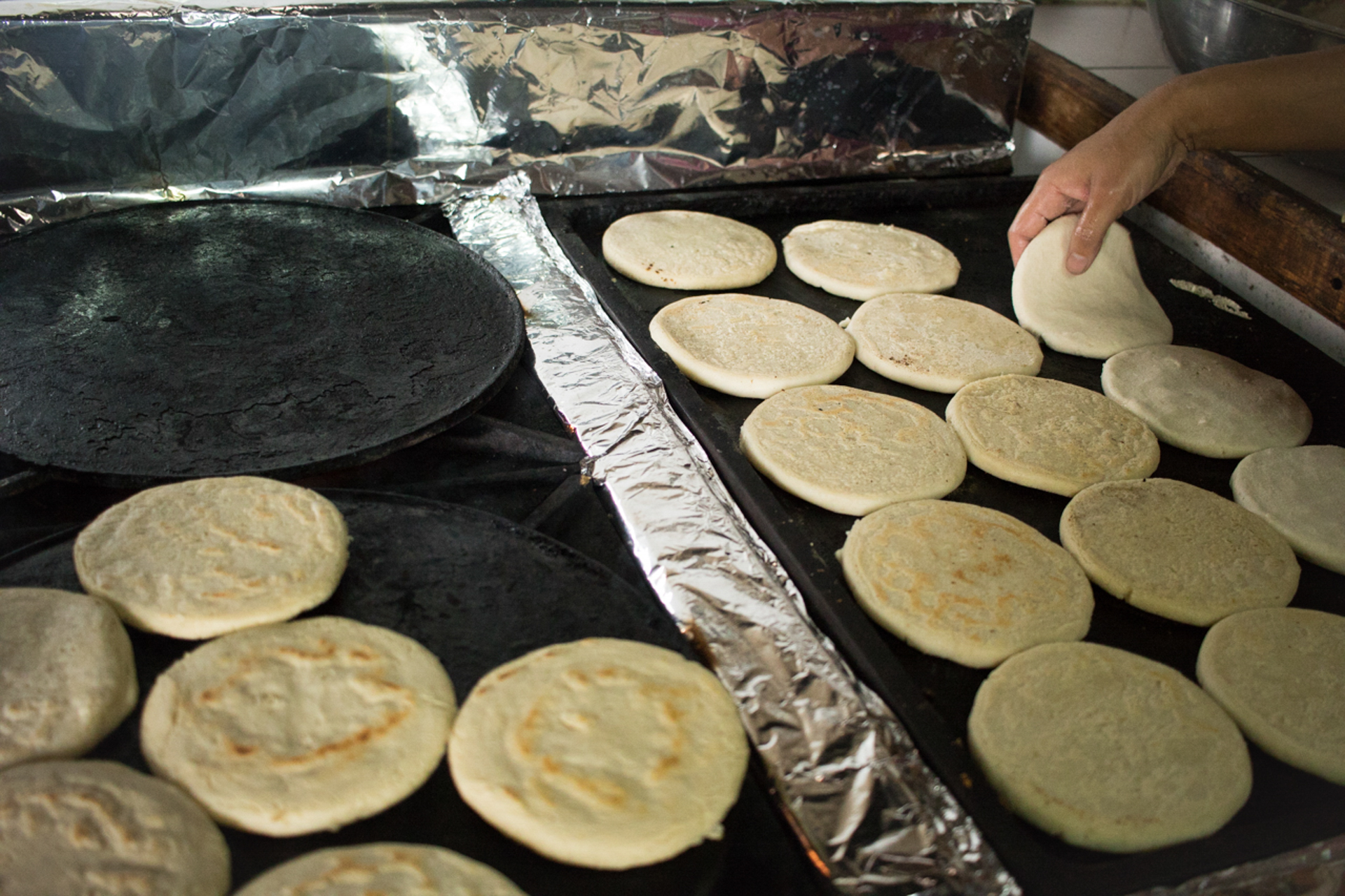 Arepa con huevos y hortalizas tipo revoltillo - Alimentando Futuros